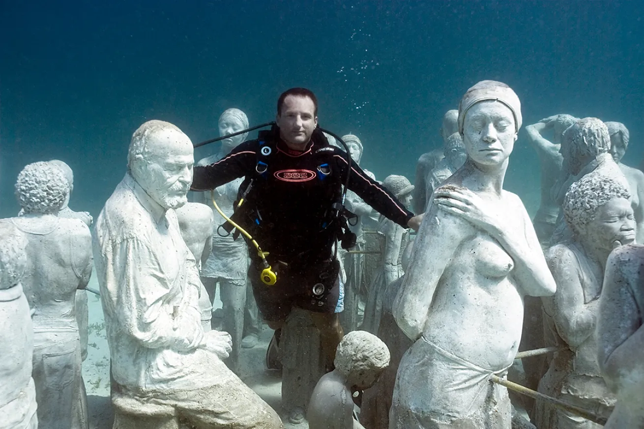 Scuba Diving Artist Jason deCaires Taylor is Transforming Coral Reefs ...